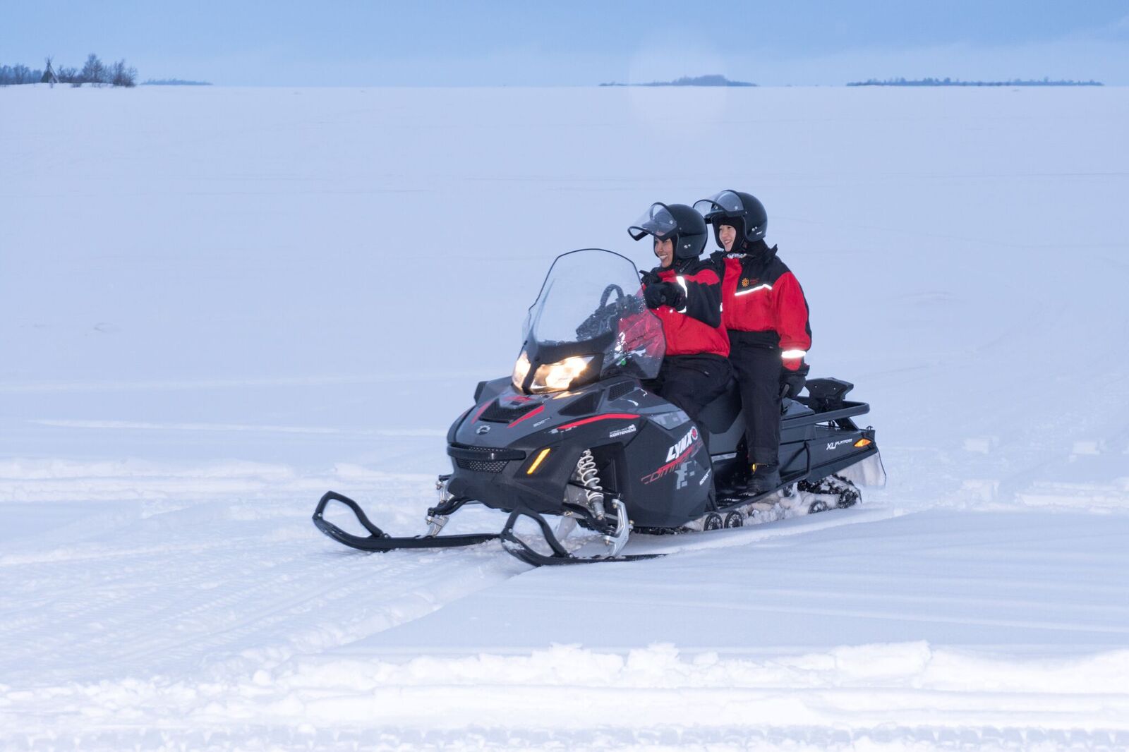 Sunrise/sunset snowmobile safari - Taxari Travel Agency Lapland